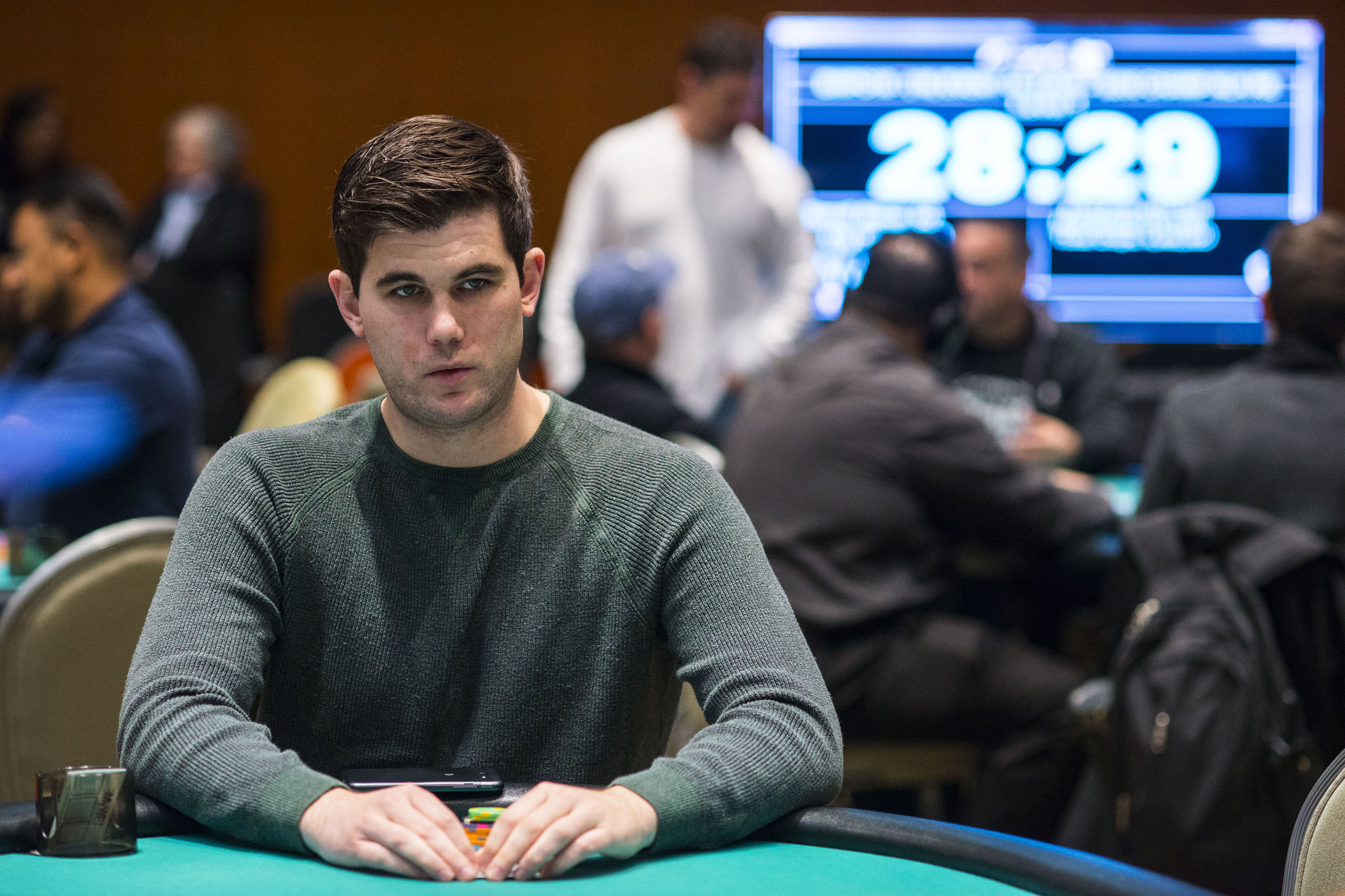 Costruire una perfetta ‘poker face’ con i consigli di Alex Fitzgerald ...